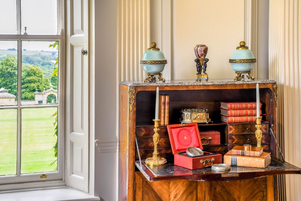 Galleries & Displays | Tennants Auctioneers